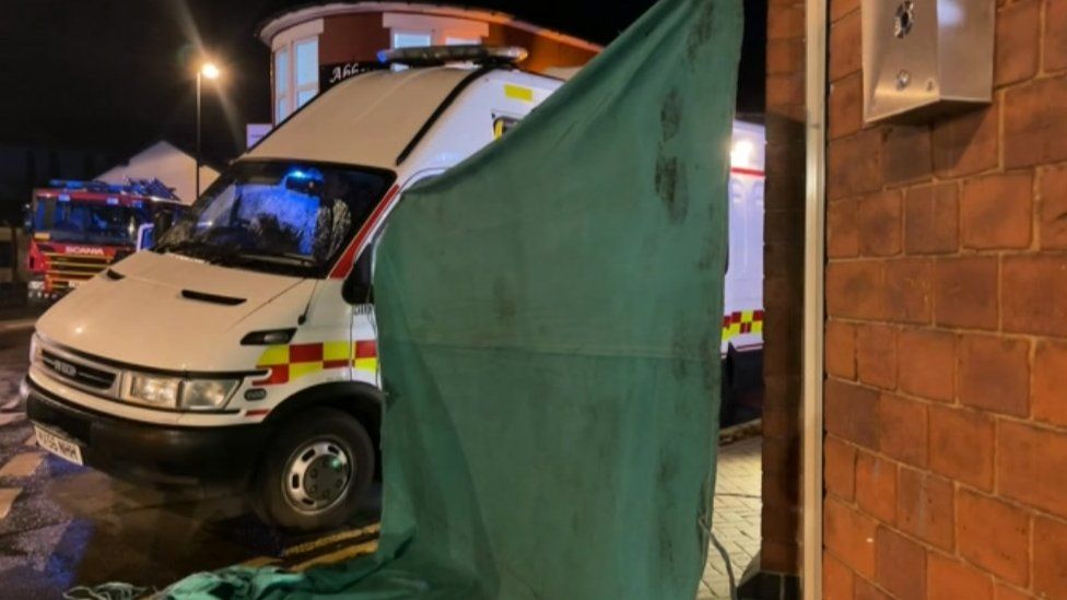 Cordon lifted around homes evacuated over 'suspicious items' - BBC News