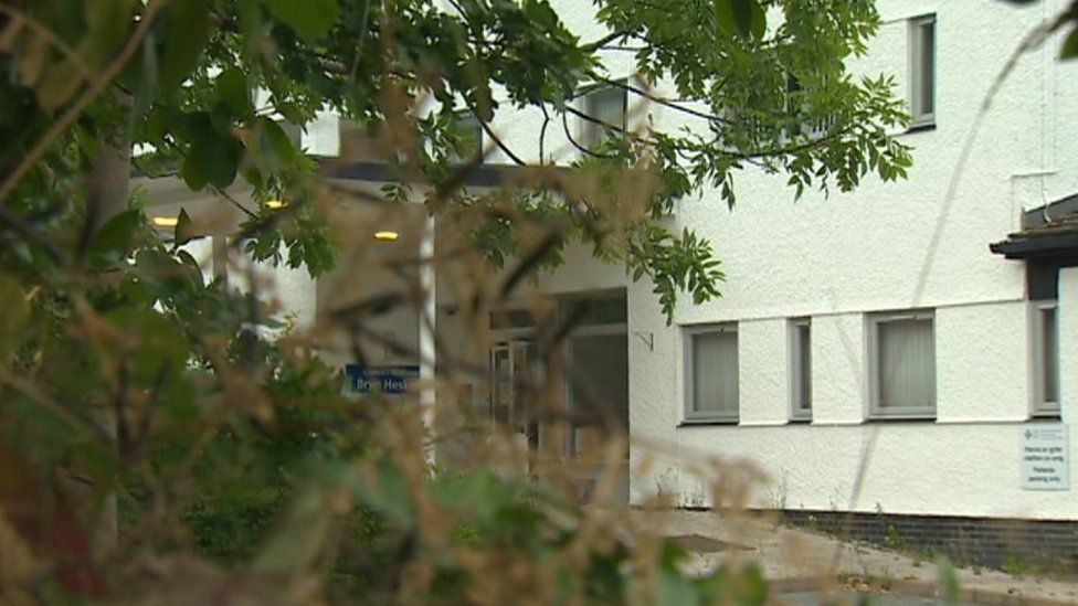 Leaked report rejects dementia care abuse claims - BBC News