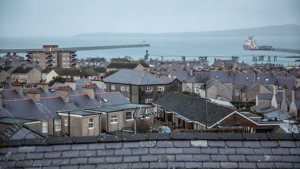 Oriel: Porthladd a thref Caergybi - BBC Cymru Fyw