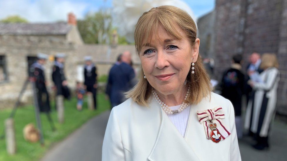 Gwasanaethau a phartïon pellach i ddathlu'r Coroni - BBC Cymru Fyw