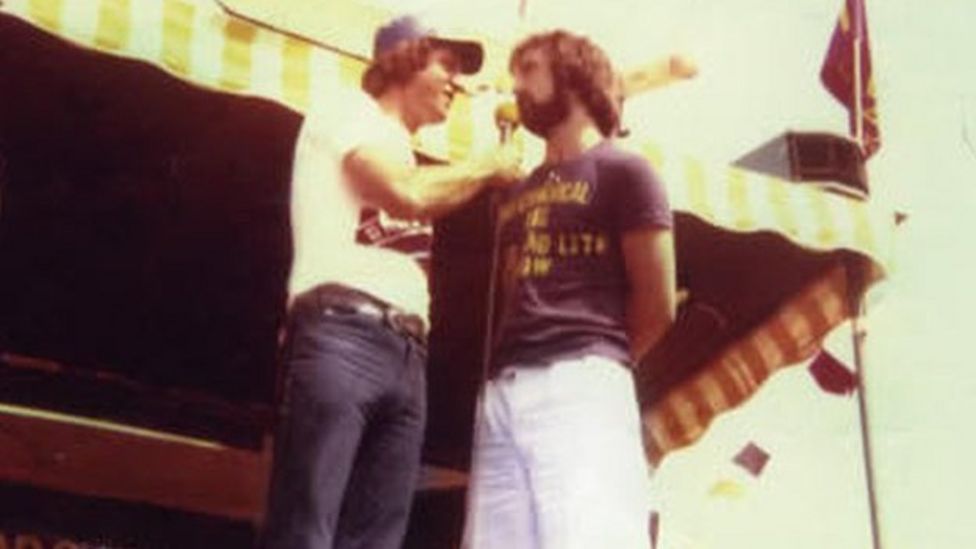 Ed 'Stewpot' Stewart, former BBC disc jockey, dies - BBC News