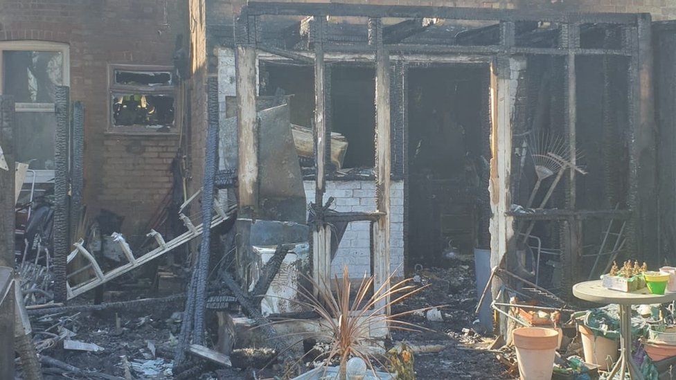 Watford embankment fire spreads to row of gardens - BBC News
