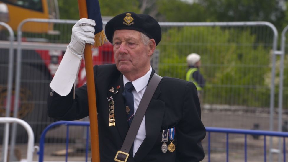 Former HMS Ganges Royal Navy training mast taken down - BBC News