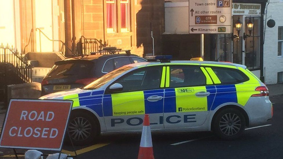 Firefighters tackle large blaze in central Dumfries - BBC News