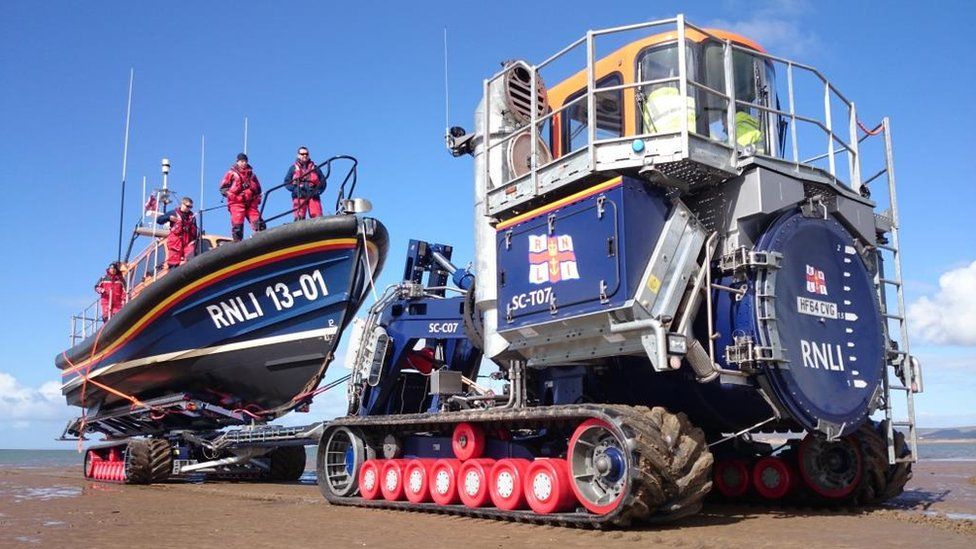 Knighton firm to make 37-tonne RNLI beach vehicles - BBC News