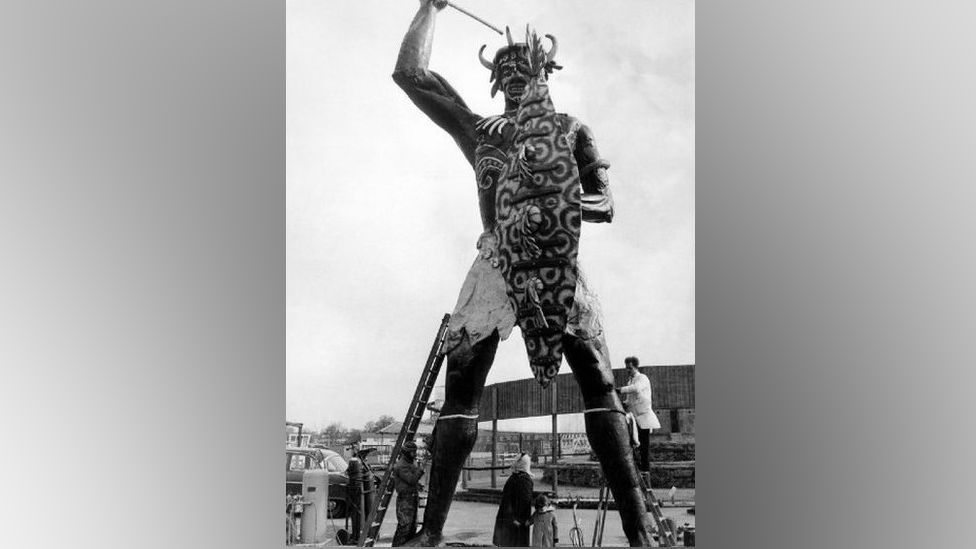 Head of Coventry Zoo's Zulu statue back on public display - BBC News