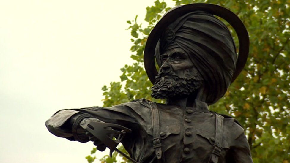 Wolverhampton Memorial to Sikh soldiers is unveiled - BBC News