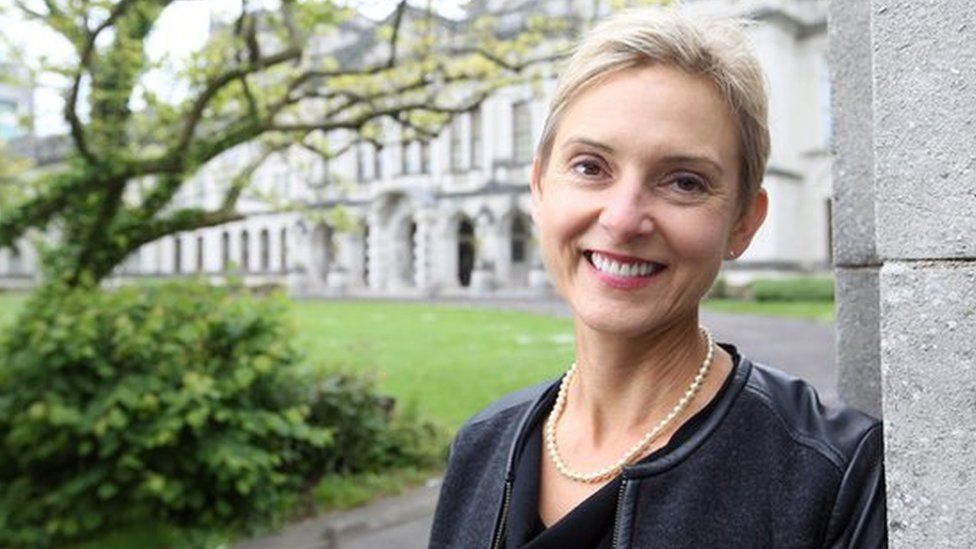 £17m fund to attract top scientists to Welsh universities - BBC News