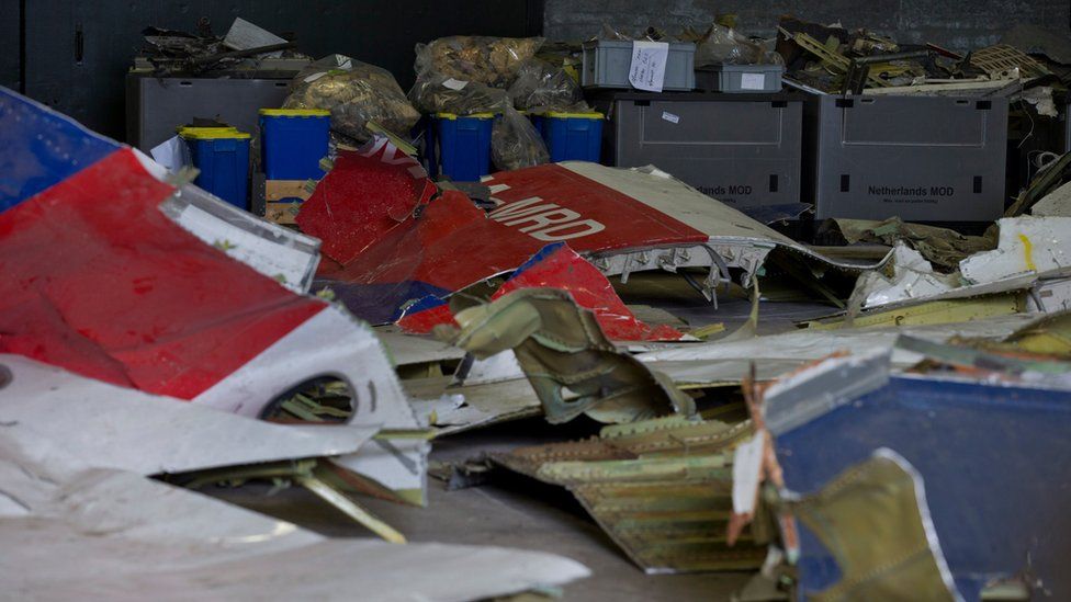 MH17 Ukraine disaster: Relatives seek truth of final moments - BBC News