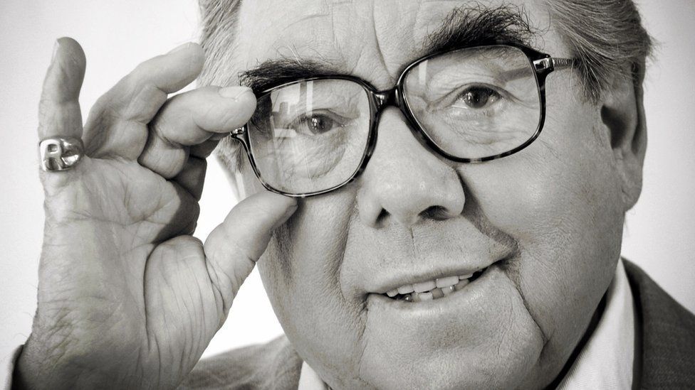 Ronnie Corbett: Life in pictures - BBC News