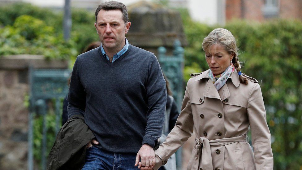Madeleine McCann: Parents pray at anniversary service - BBC News