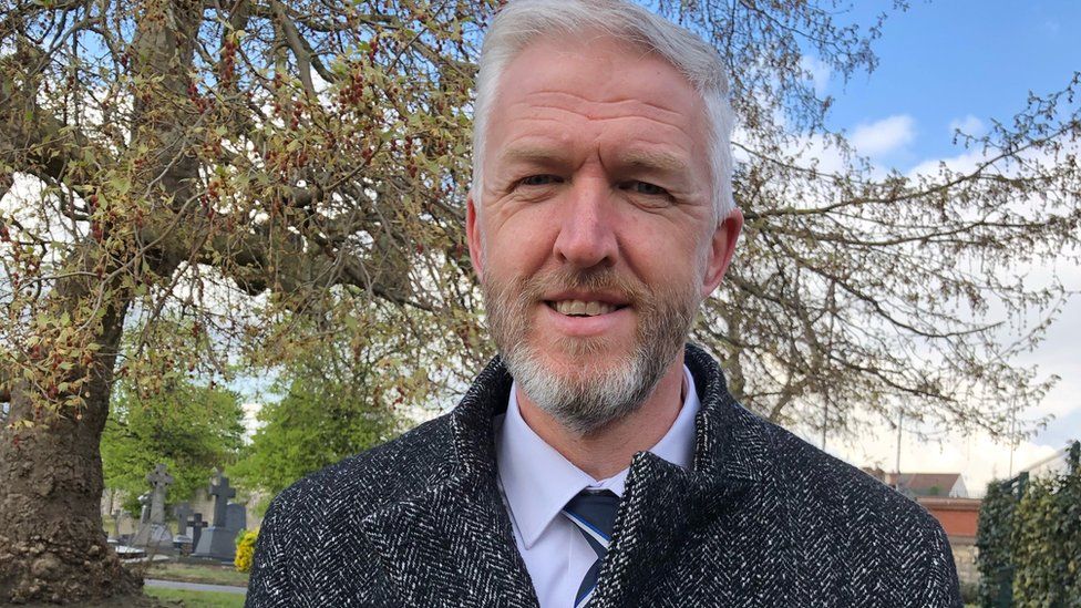 Mallard steam locomotive driver to get Doncaster memorial - BBC News