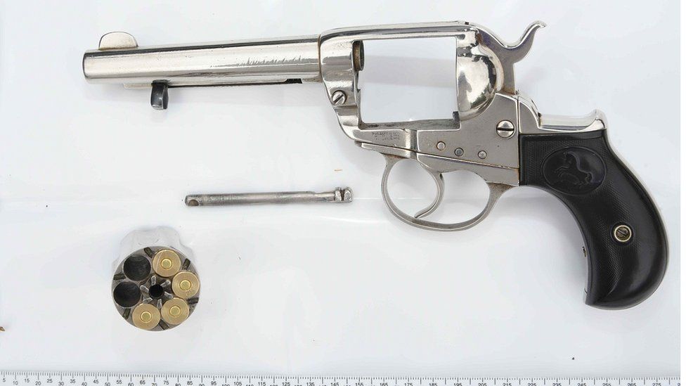 Birmingham gang jailed after being found with gun and knives - BBC News