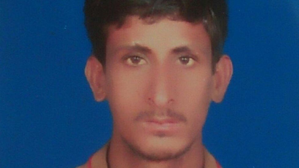 Teenager's remains found in lion enclosure at Pakistani zoo - BBC News