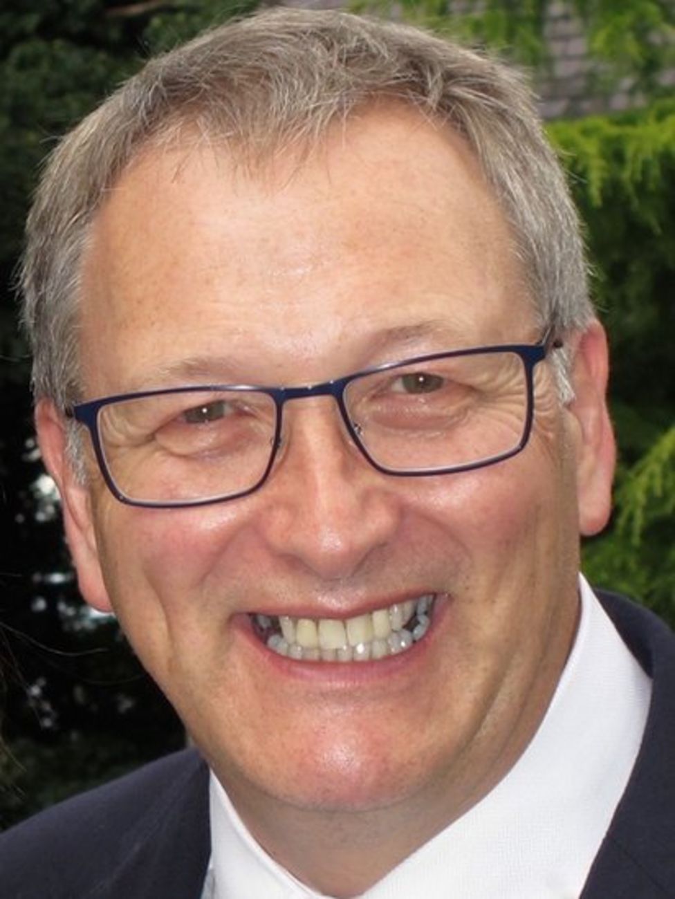 Rev Frank Sellar chosen as new Presbyterian moderator - BBC News