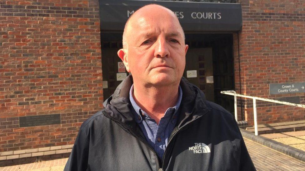 Diss carer Kelly Harris sentenced for theft from man, 94 - BBC News