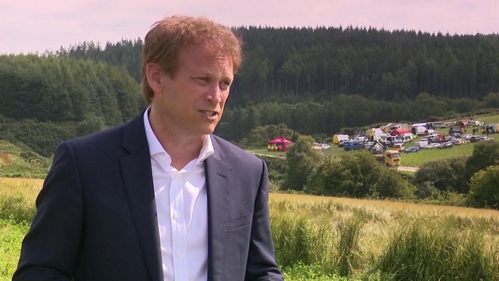 Stonehaven train derailment: Tributes paid to three victims - BBC News