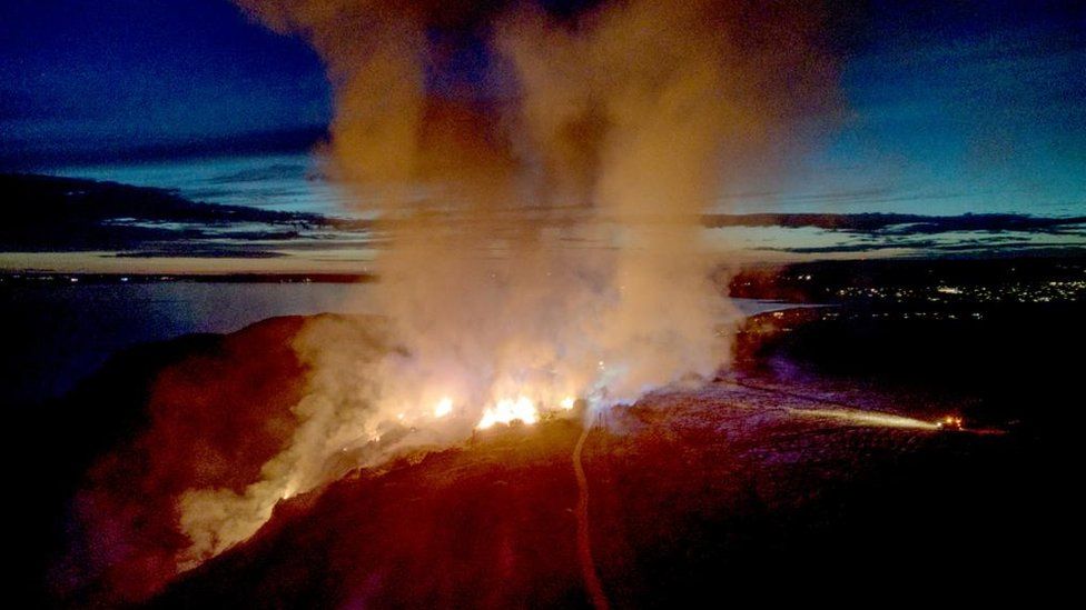 People urged to close windows as cliff fire burns at Bolberry Down ...