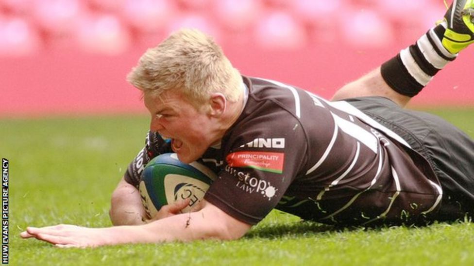 Newport Gwent Dragons: Hooker Darran Harris signs from Titans - BBC Sport