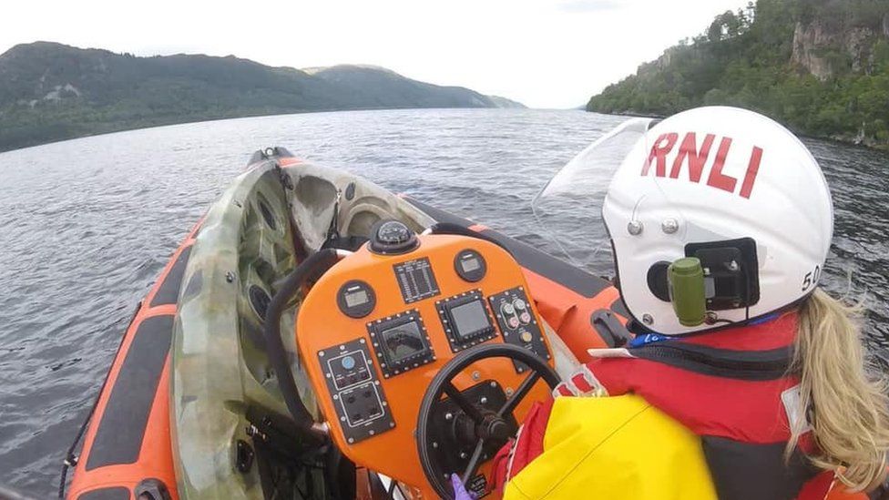 Loch Ness rescue: Boy helped brother to shore after kayaks swamped - BBC News