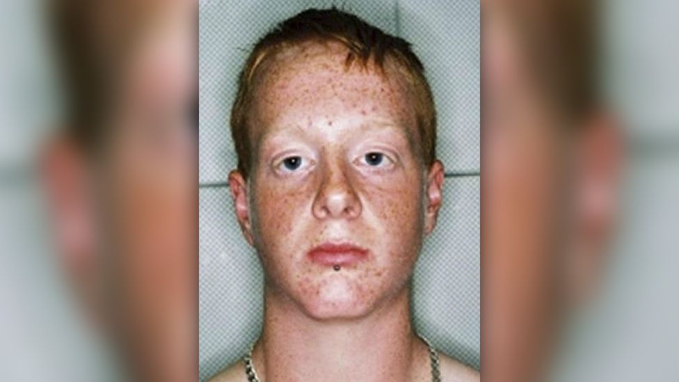 Adrian Jones: Ammanford murder conviction referred for appeal - BBC News