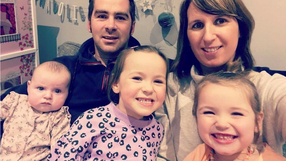 Welsh language: Parents asked to record baby talk - BBC News