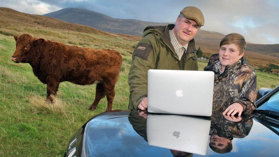 Altnaharra 'dig your own ultrafast broadband' goes live - BBC News