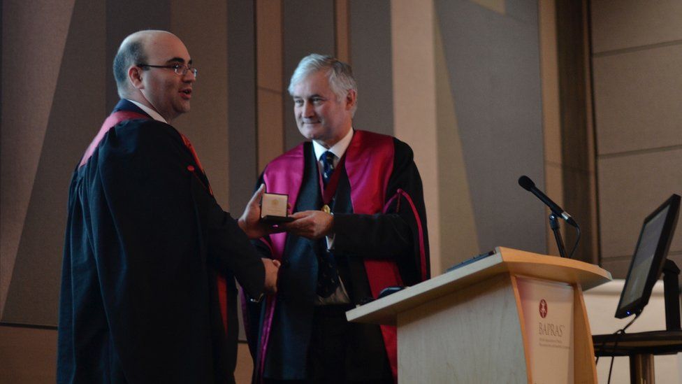 Unlocking innovation 'key' to NHS research success - BBC News