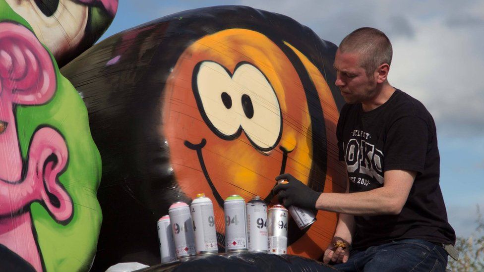 Fivemiletown bales: Graffiti artist makes art of the silage bales - BBC ...