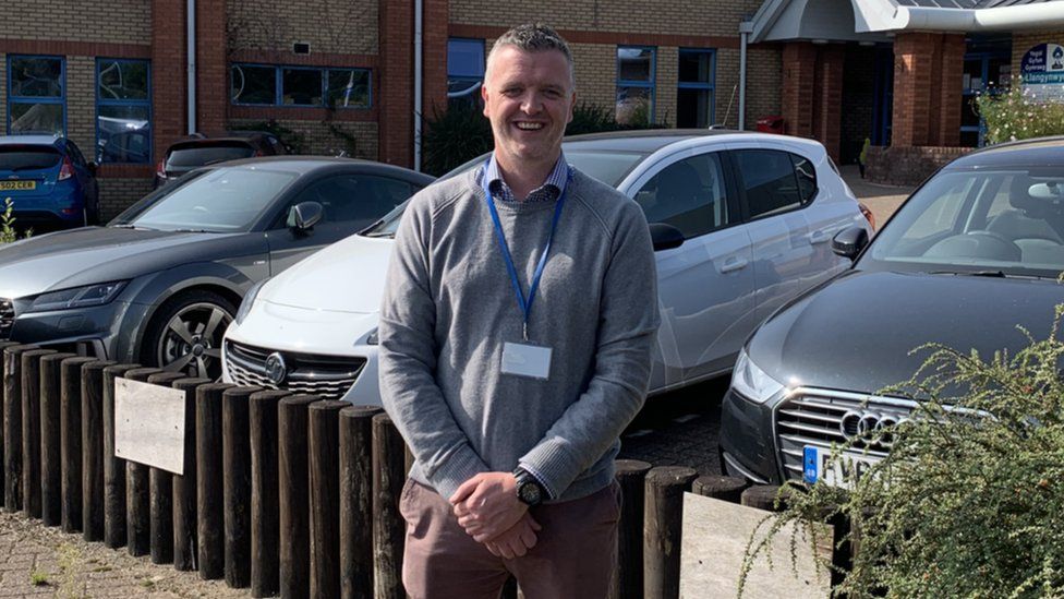 Ffatri Ford ym Mhen-y-bont yn cau am y tro olaf - BBC Cymru Fyw