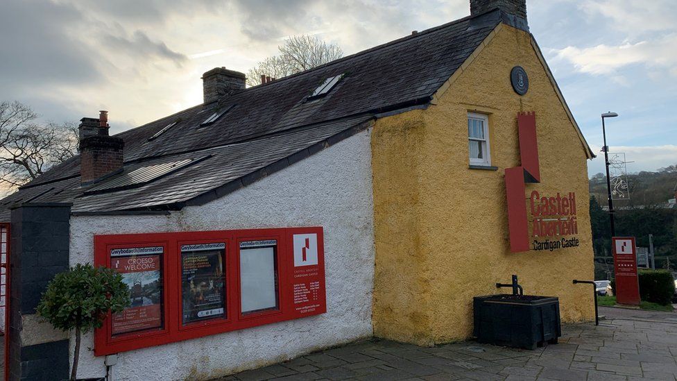 Castell Aberteifi 'ar seiliau ariannol cadarn iawn' - BBC Cymru Fyw