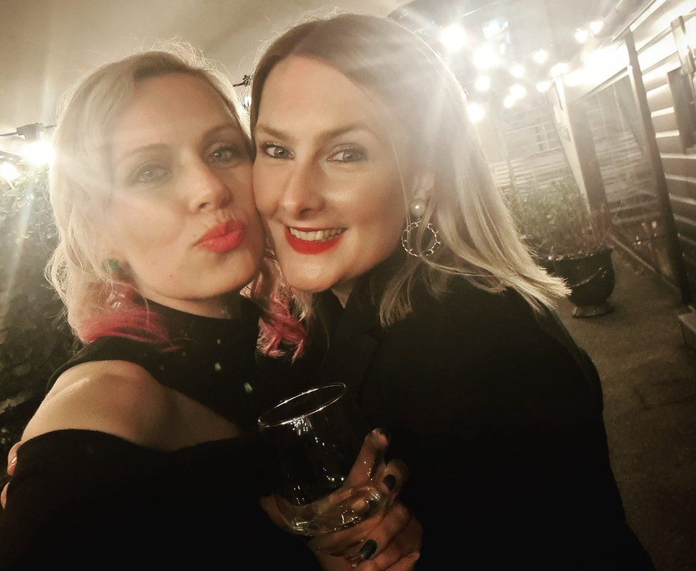 Alex Humphreys: 'Da ni angen siarad am epilepsi' - BBC Cymru Fyw