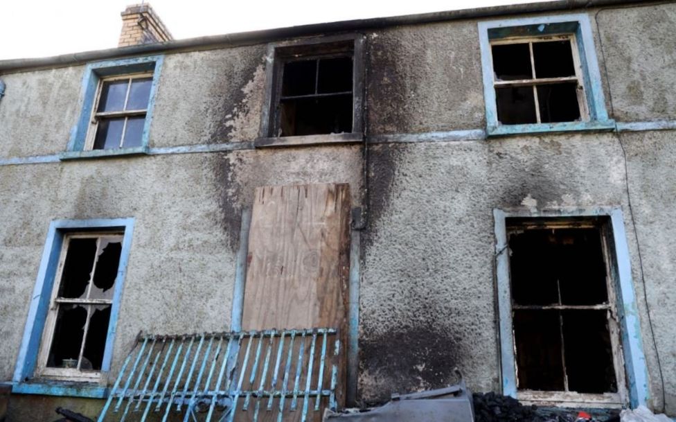 Larne house fire: Elderly woman dies after blaze - BBC News