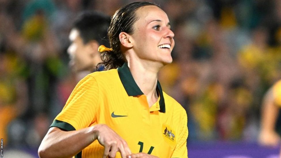 Hayley Raso and Mary Fowler sound World Cup weather warning to England ...
