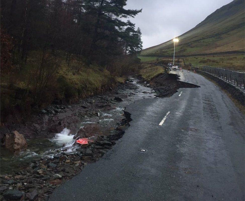 Storm Desmond: A591 reopens ahead of schedule - BBC News