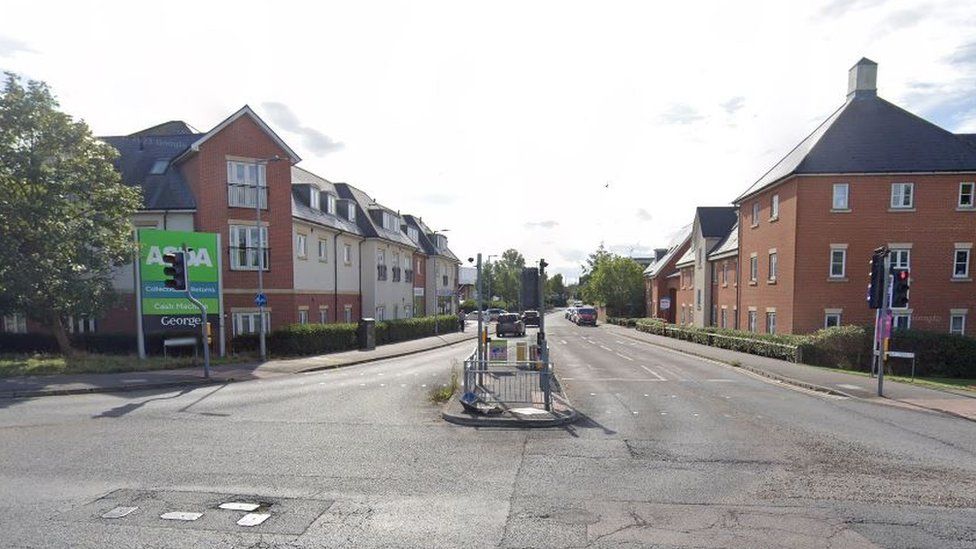 Rayleigh: Three arrested after 15-year-old boy stabbed - BBC News
