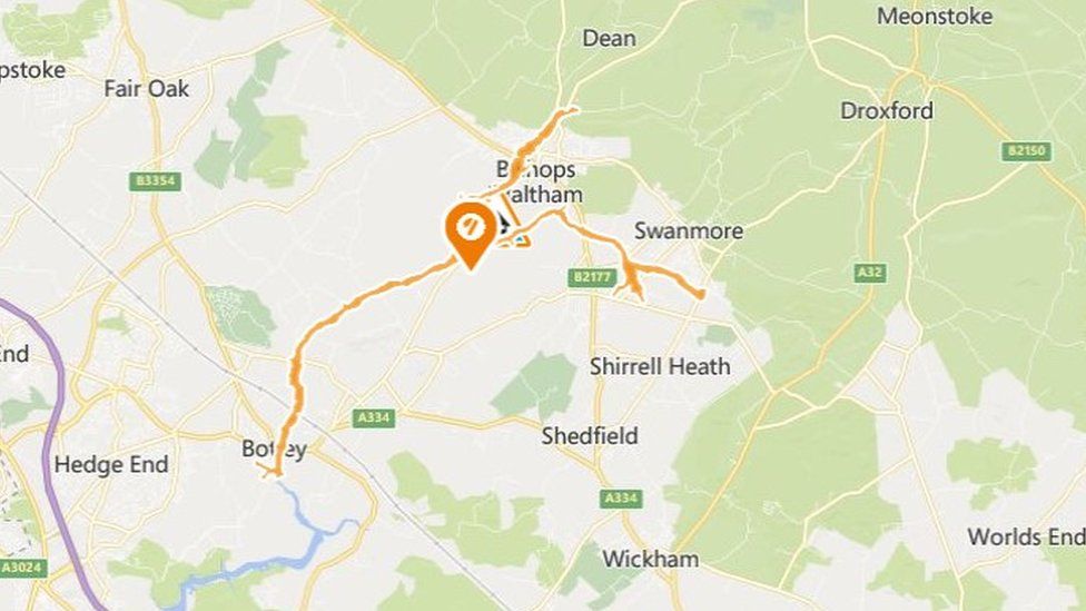 Flash floods: Disruption amid heavy rain in parts of Hampshire - BBC News