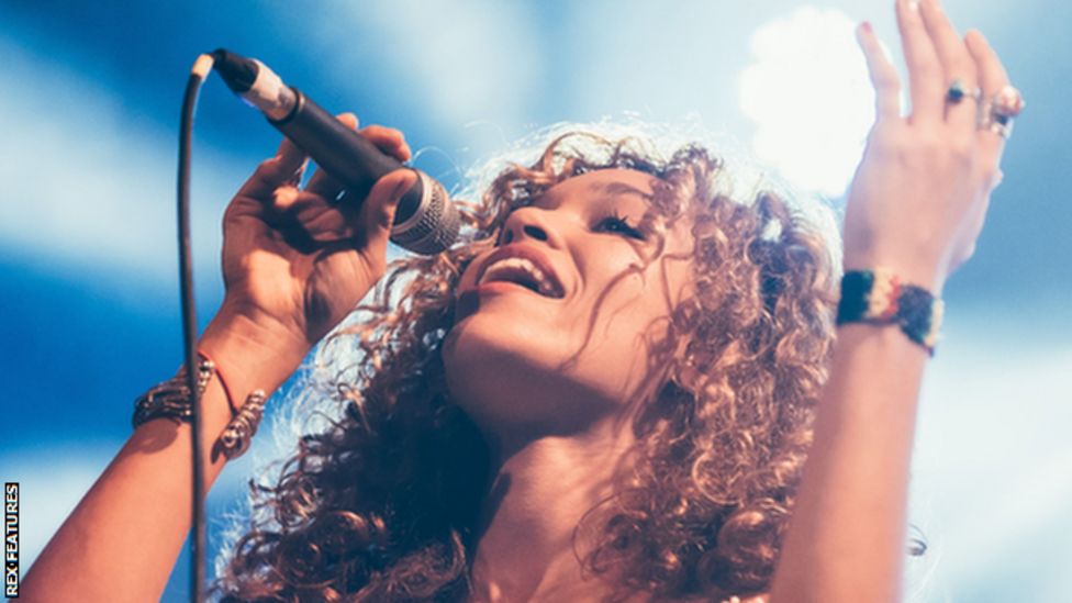 Euro 2016 BBC theme tune: Izzy Bizu performs Edith Piath's La Foule ...