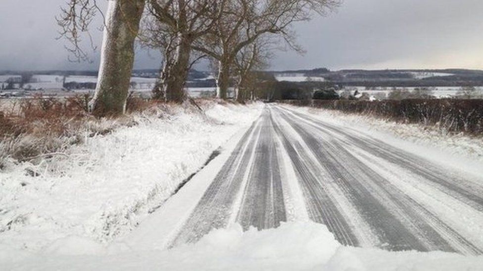 Storm Gertrude: Arctic blast brings snow to Scotland - BBC News