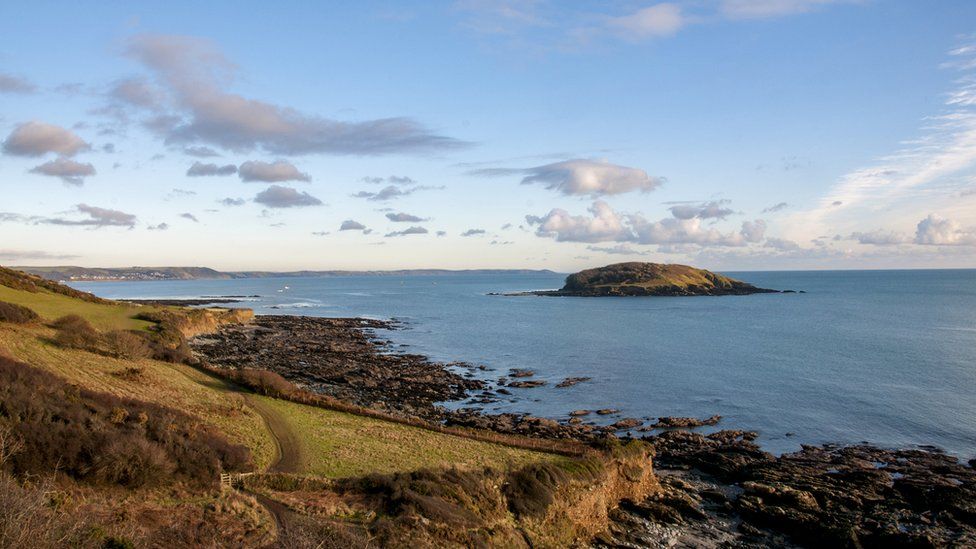 Two kayakers rescued trying to reach Looe Island - BBC News