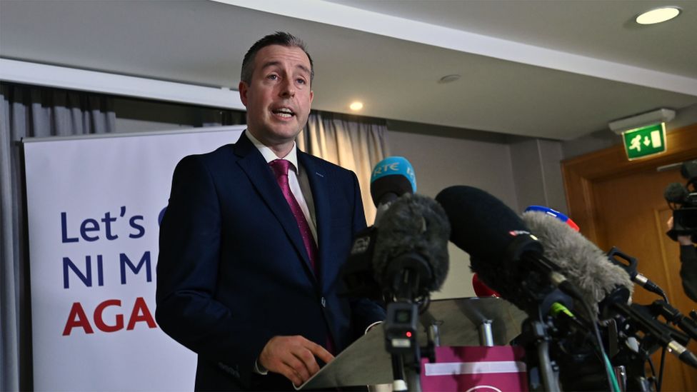 Givan resignation: Reaction in quotes - BBC News