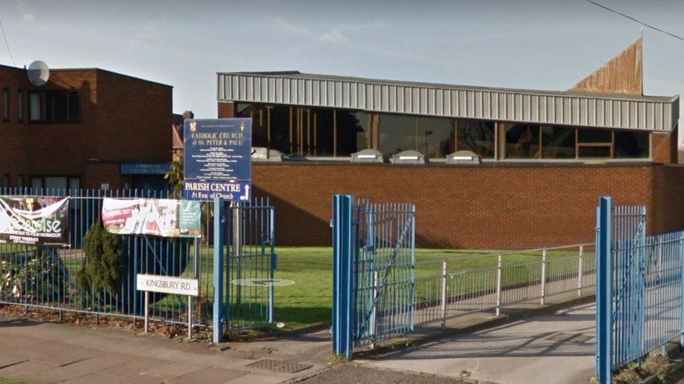 Charters School Ascot ends day early on Fridays to save money - BBC News