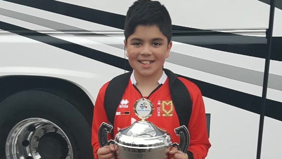 Woburn Sands parents' brain tumour research plea after son dies - BBC News