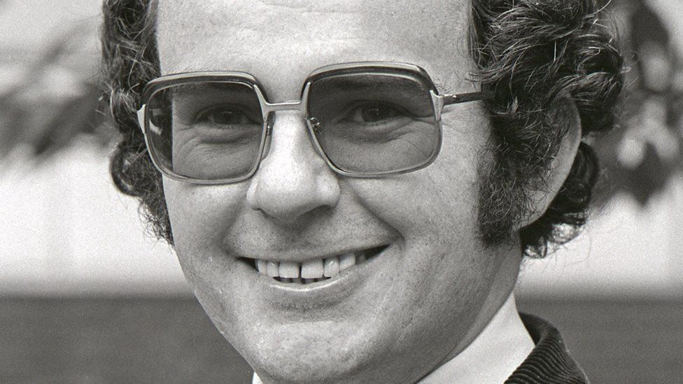 Former Archers producer William Smethurst dies at 71 - BBC News