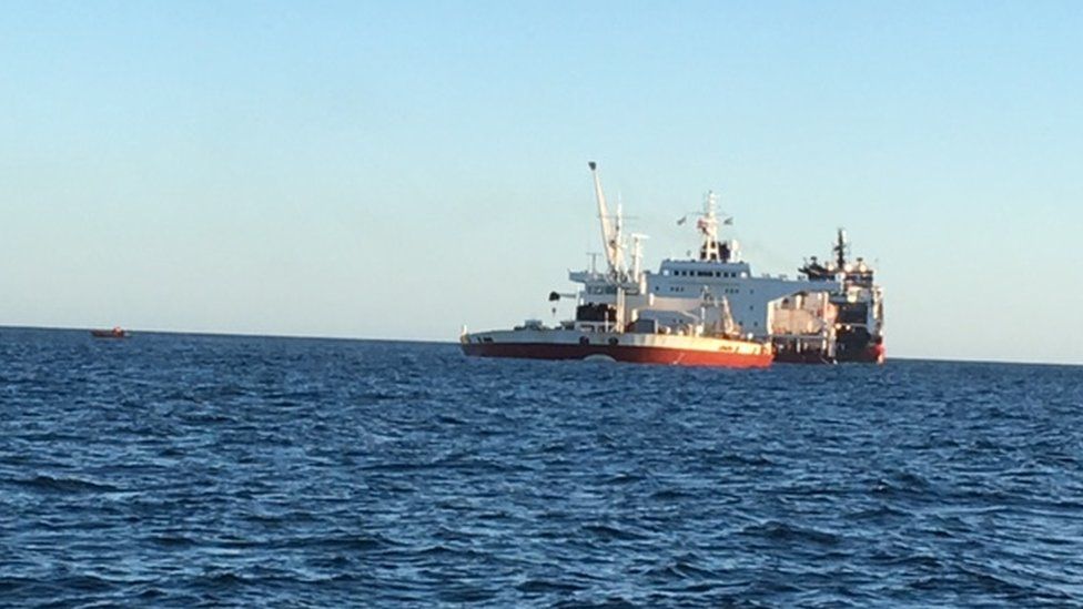 Attempt to be made to float rig to transport ship Hawk - BBC News