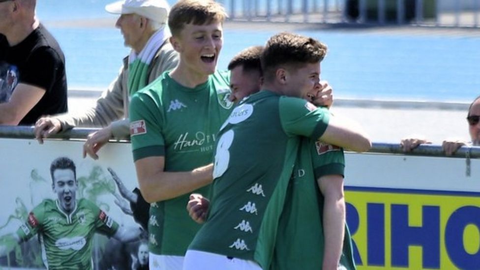 Tom Strawbridge: Long-serving Guernsey FC defender retires - BBC Sport