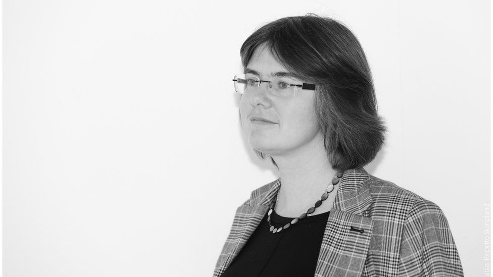 Cofio tad-cu wnaeth helpu Yuri Gagarin i’r gofod - BBC Cymru Fyw