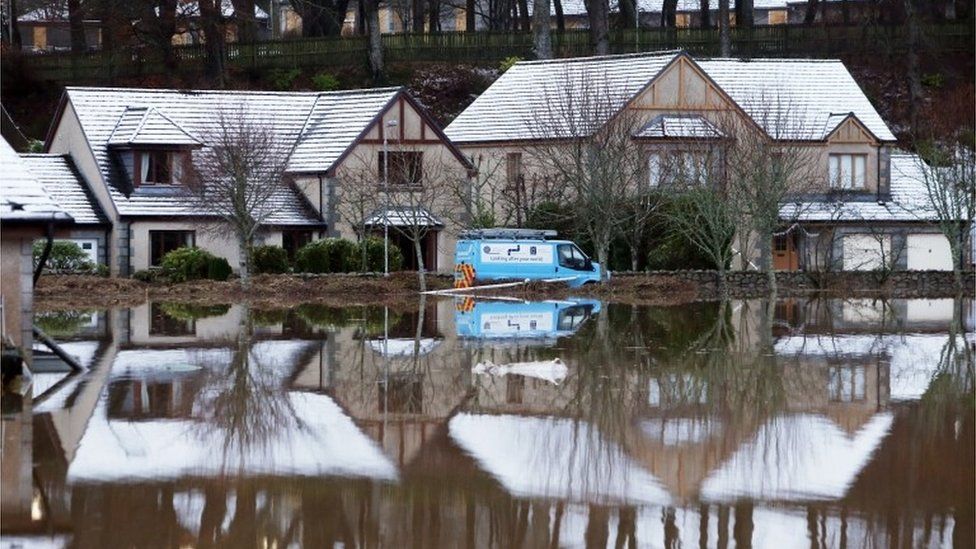 In pictures: Flood-hit Scotland - BBC News