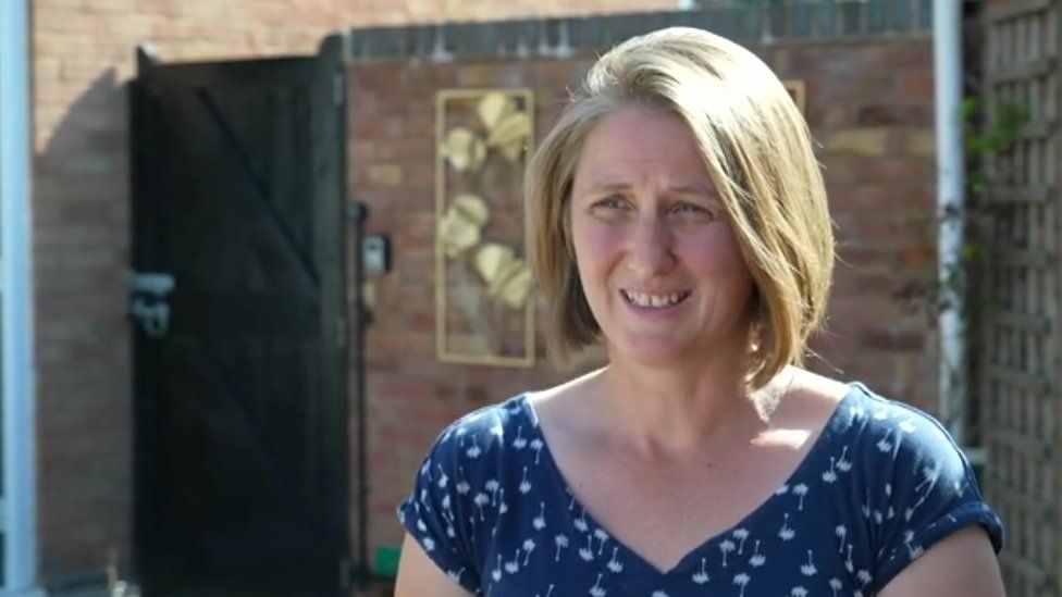 Warwick parents' fears over Raac learning disruption - BBC News
