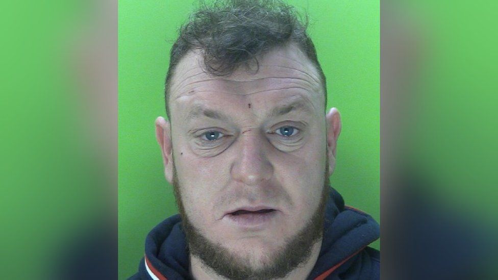 Worksop drink-driver who rammed police car jailed - BBC News